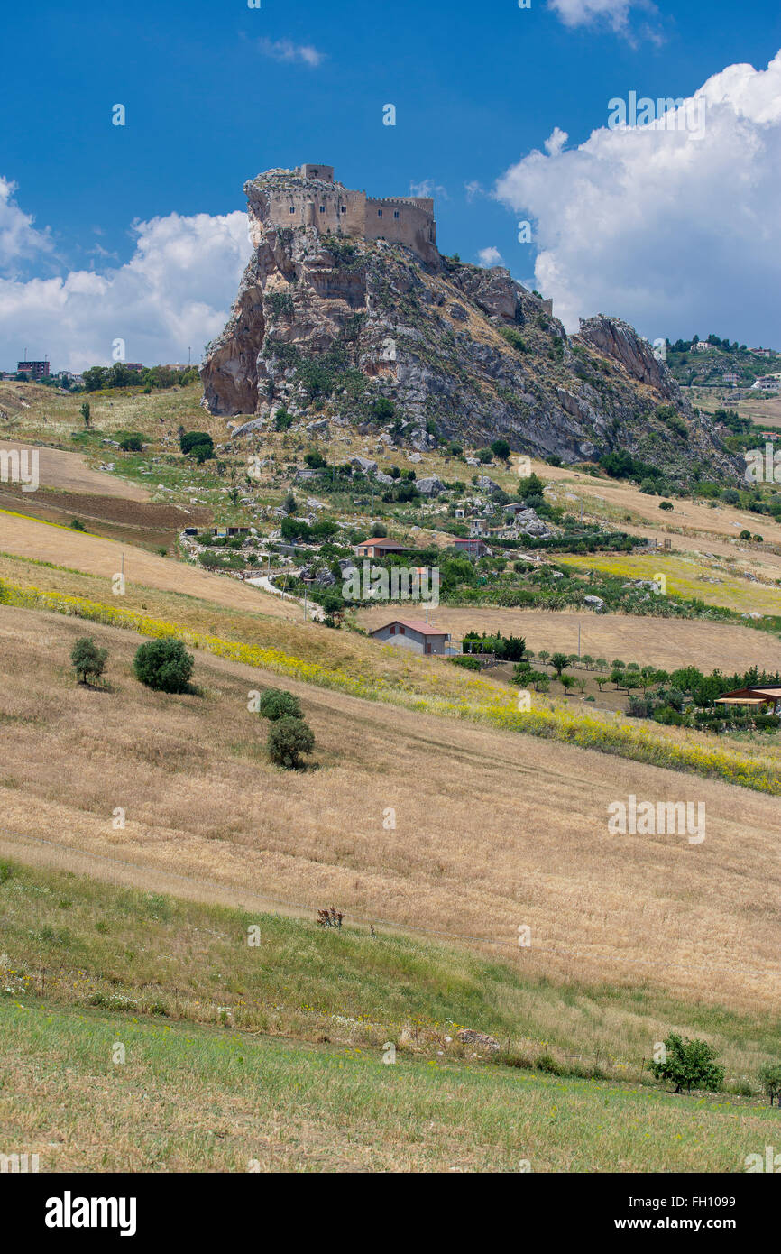 Castello Manfredonico, Mussomeli, Sicily, Italy Stock Photo - Alamy