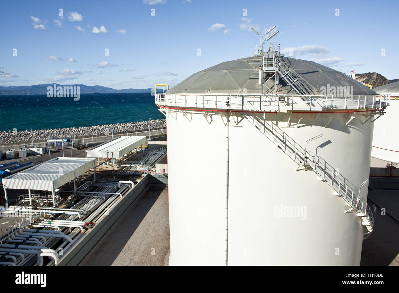 Oil storage tanks Stock Photo - Alamy