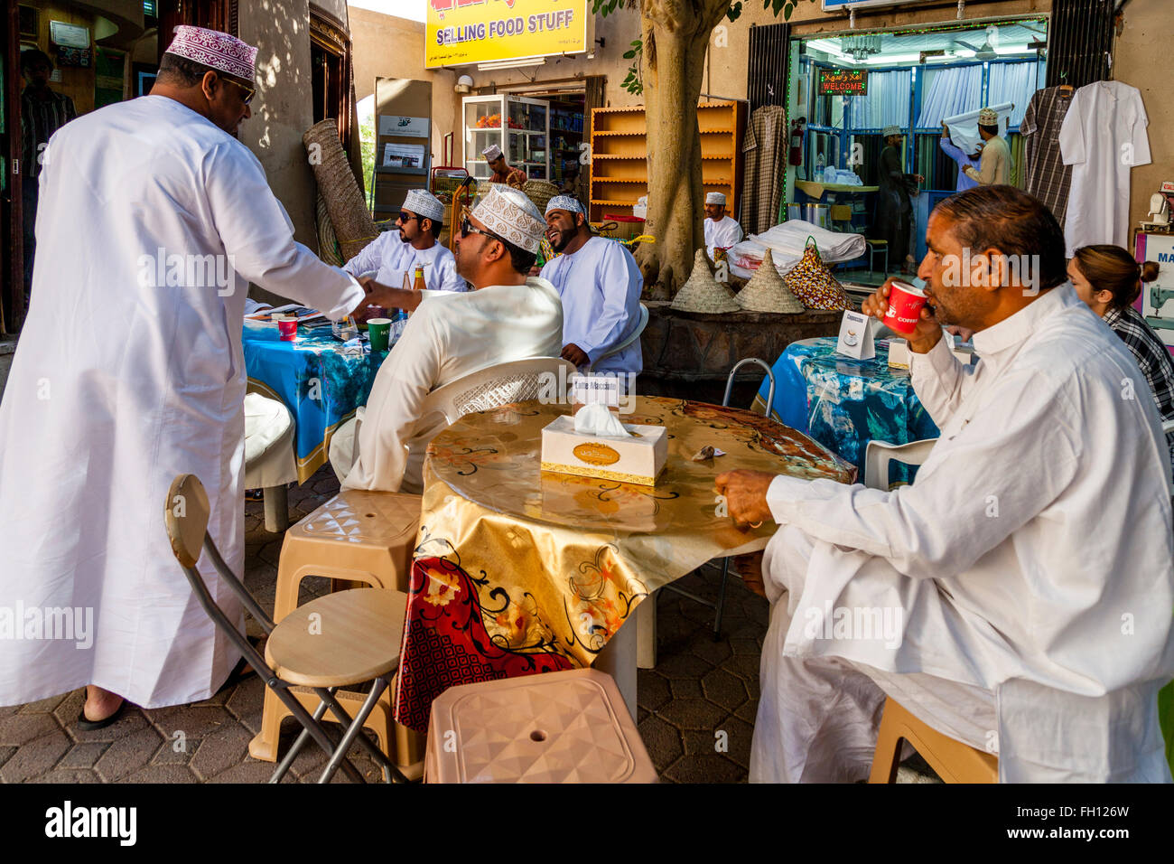 Omani men hi-res stock photography and images - Alamy