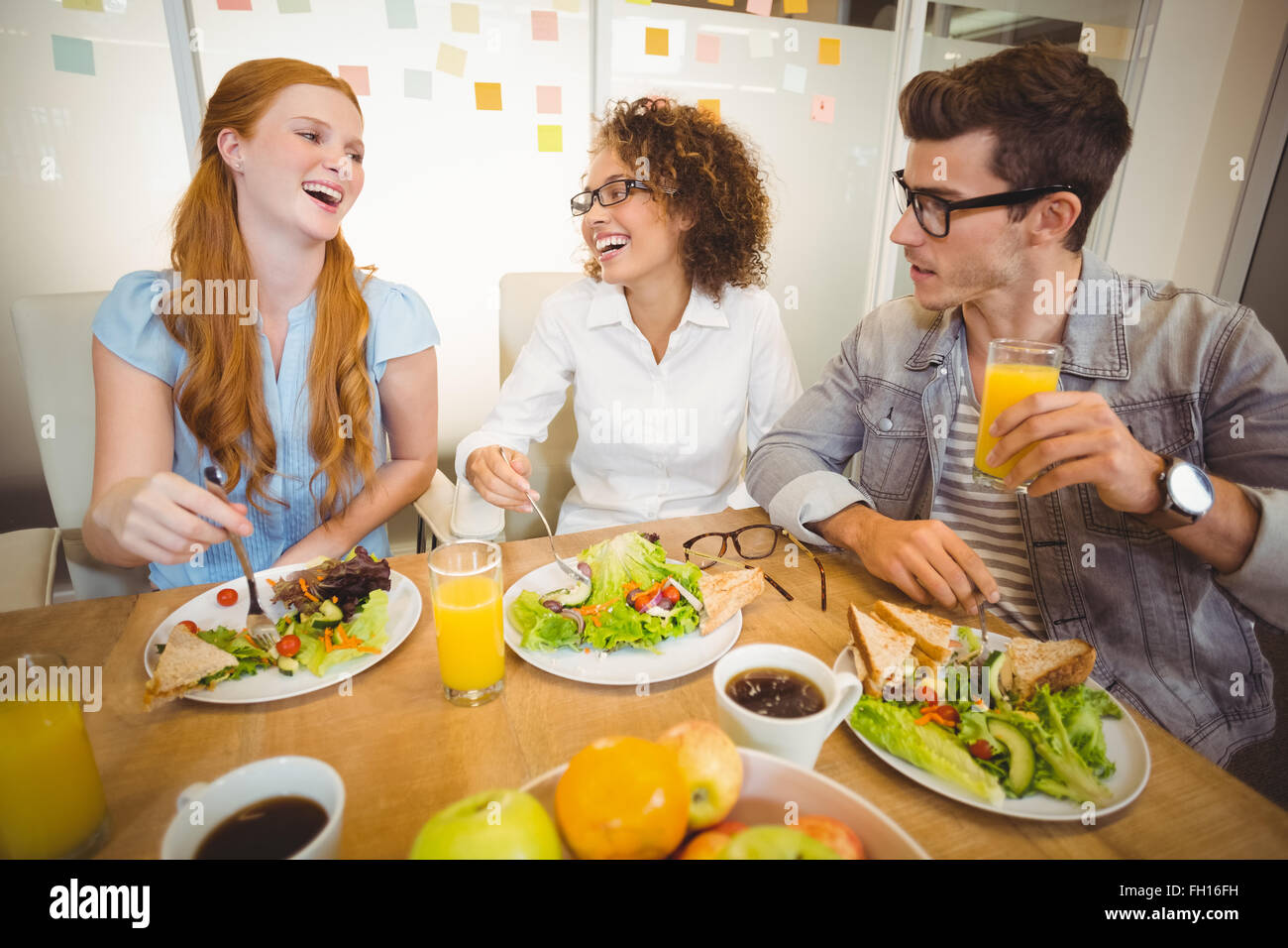 Happy business people having lunch Stock Photo - Alamy