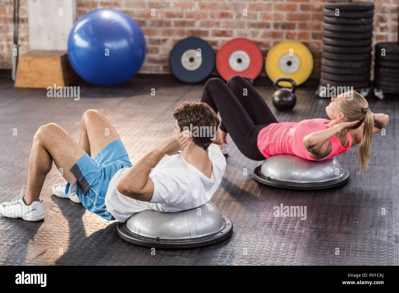 Fit couple doing abdominal crunches Stock Photo - Alamy