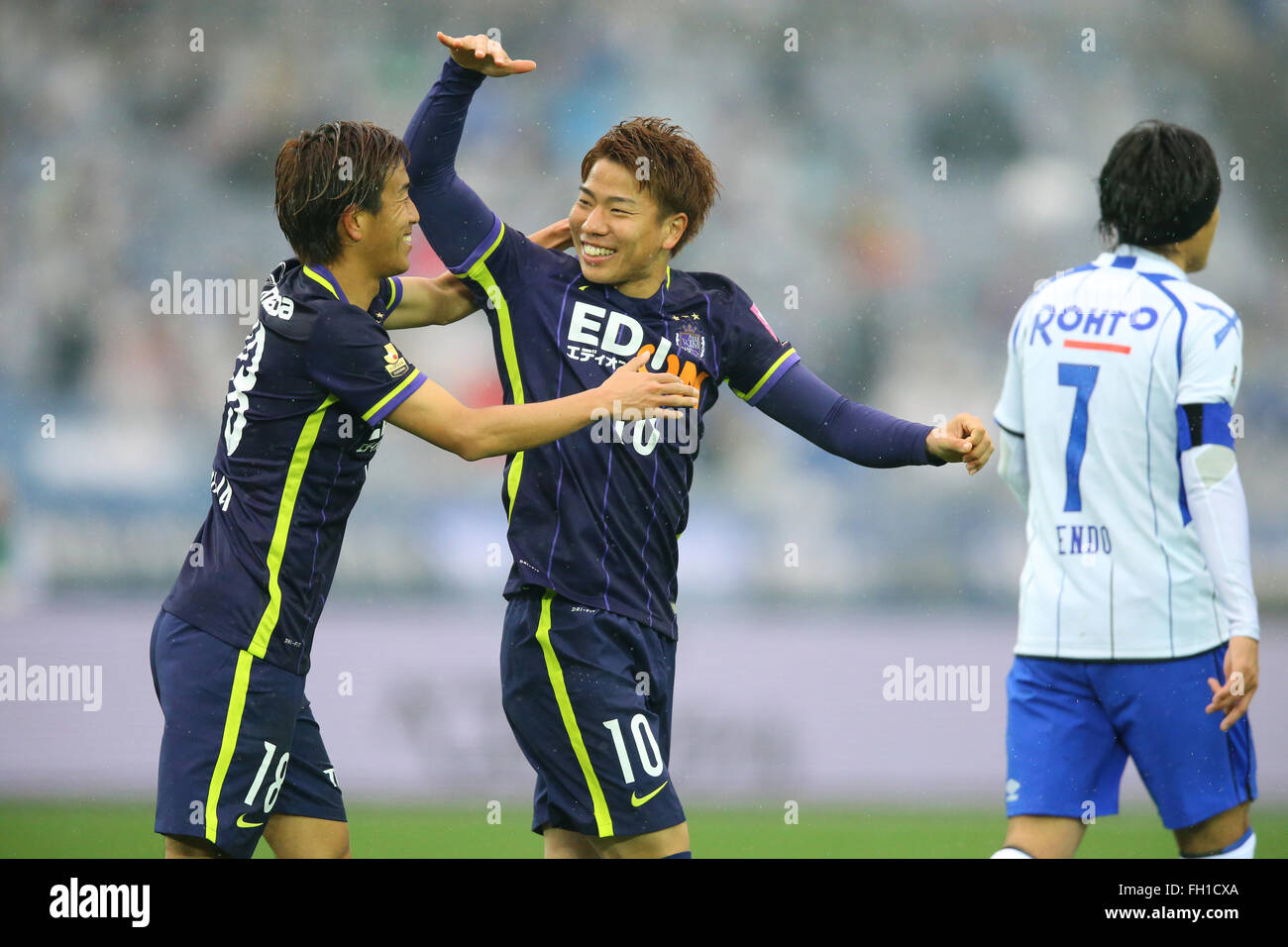 Kanagawa, Japan. 20th Feb, 2016. (L-R) Yoshifumi Kashiwa, Takuma Asano (Sanfrecce), Yasuhito ...