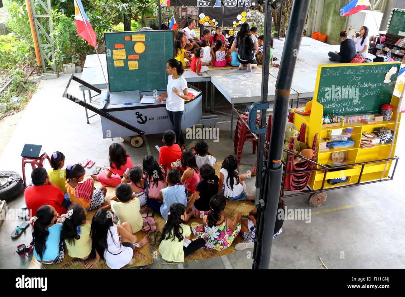 The Dynamic Teen Company (DTC) volunteers while teaching the students ...
