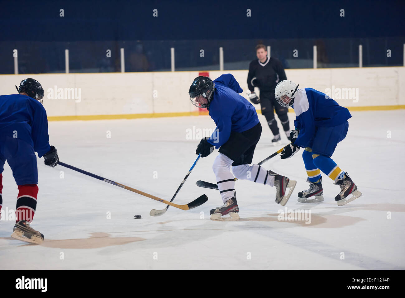 ice hockey sport players Stock Photo - Alamy