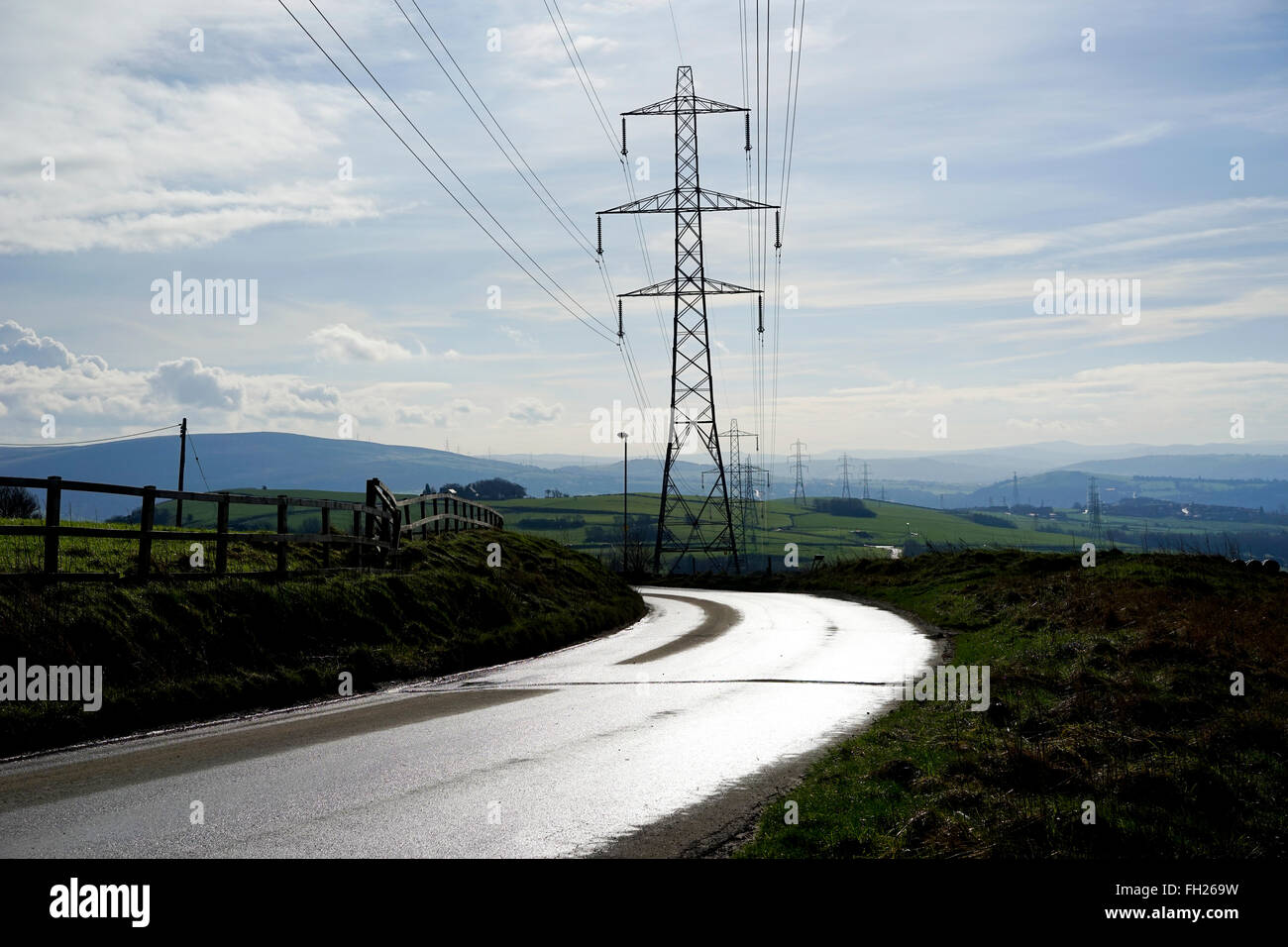 Pylons uk hi-res stock photography and images - Alamy