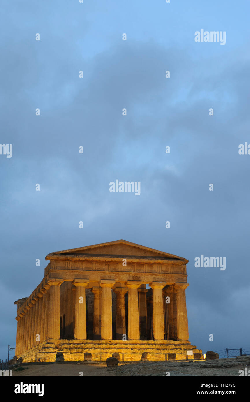 Temple of Concord. Valley of the temples. Agrigente. Sicily Stock Photo ...