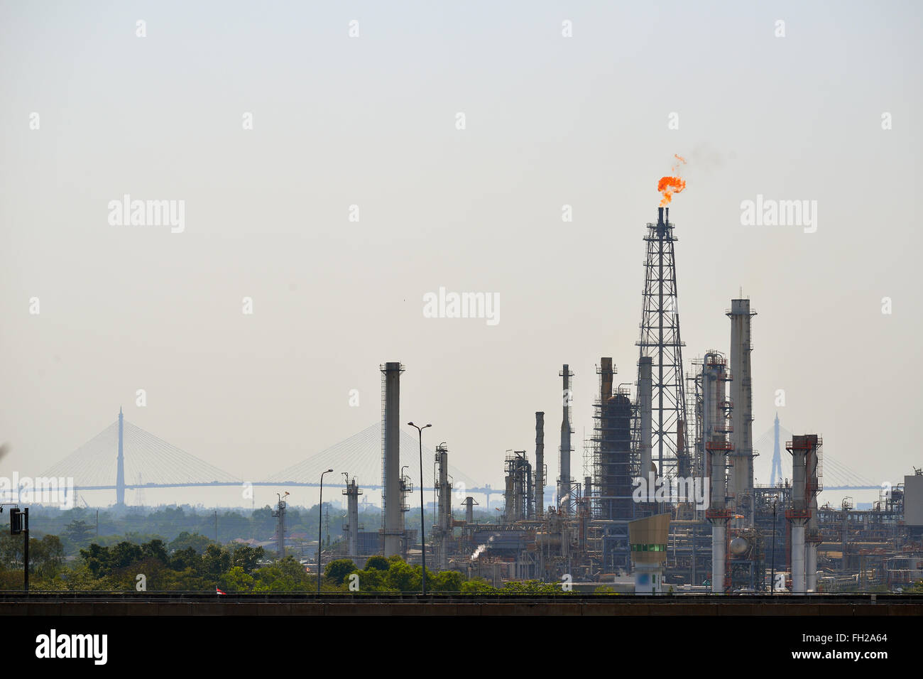 Oil refinery flame hi-res stock photography and images - Alamy