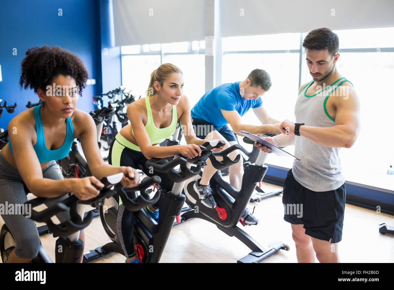 Fit people in a spin class Stock Photo - Alamy