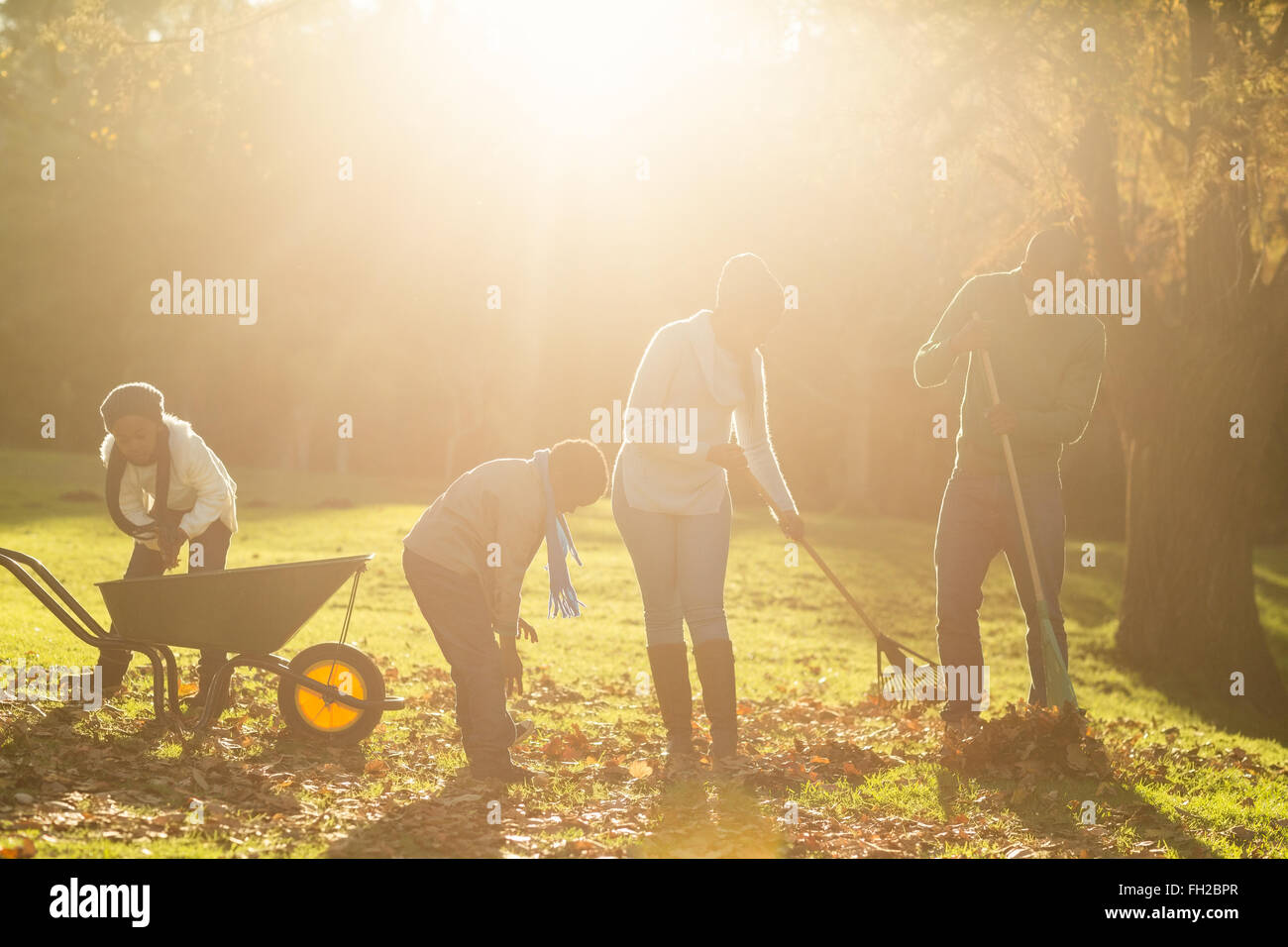 Raking leaves family hi-res stock photography and images - Alamy