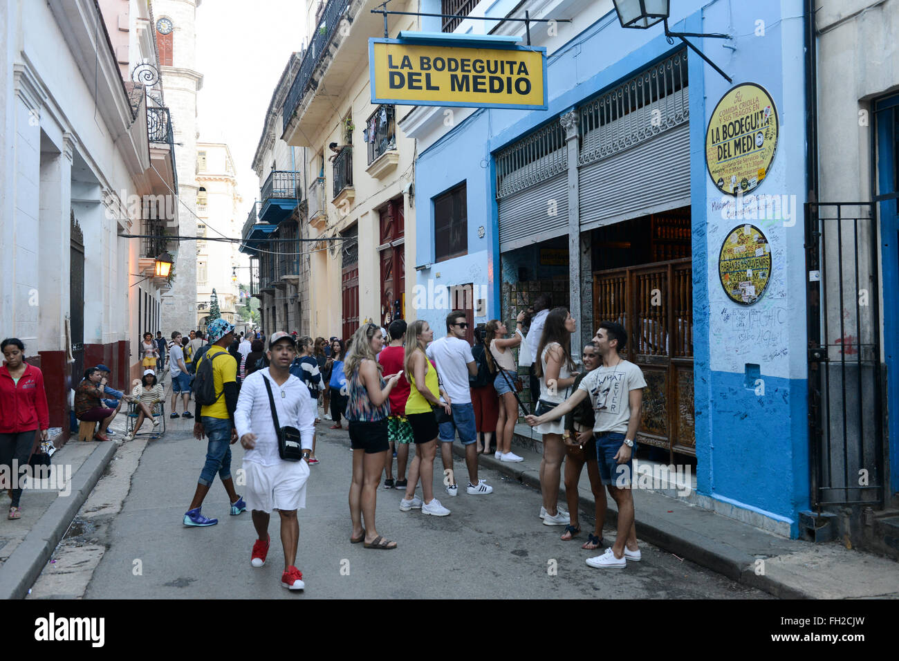 Cuban bodega hi-res stock photography and images - Alamy