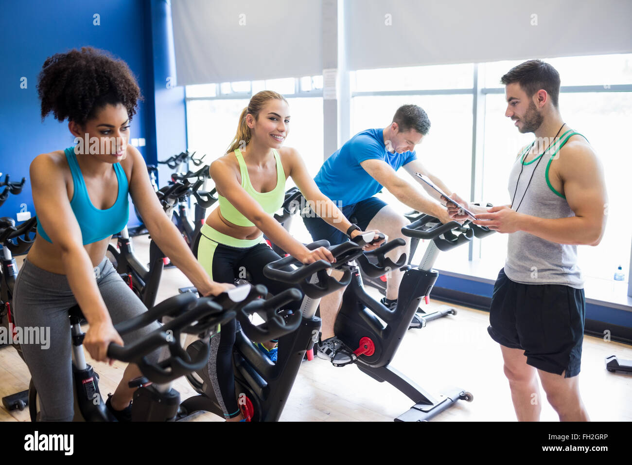Fit people in a spin class Stock Photo - Alamy