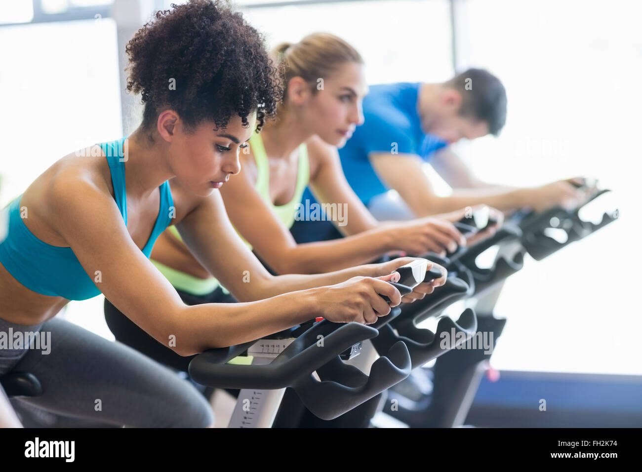 Fit people in a spin class Stock Photo - Alamy