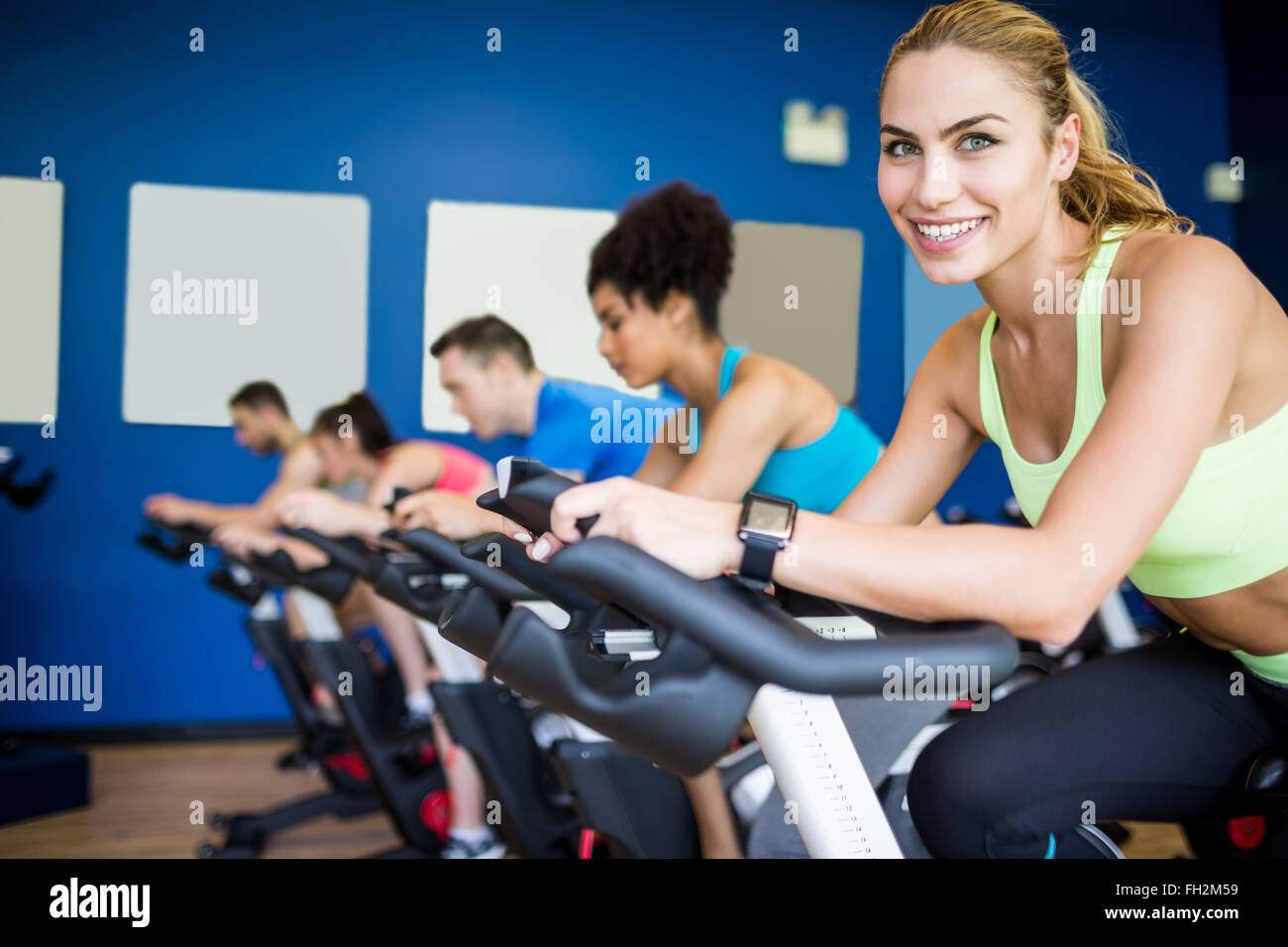 Fit people in a spin class Stock Photo - Alamy