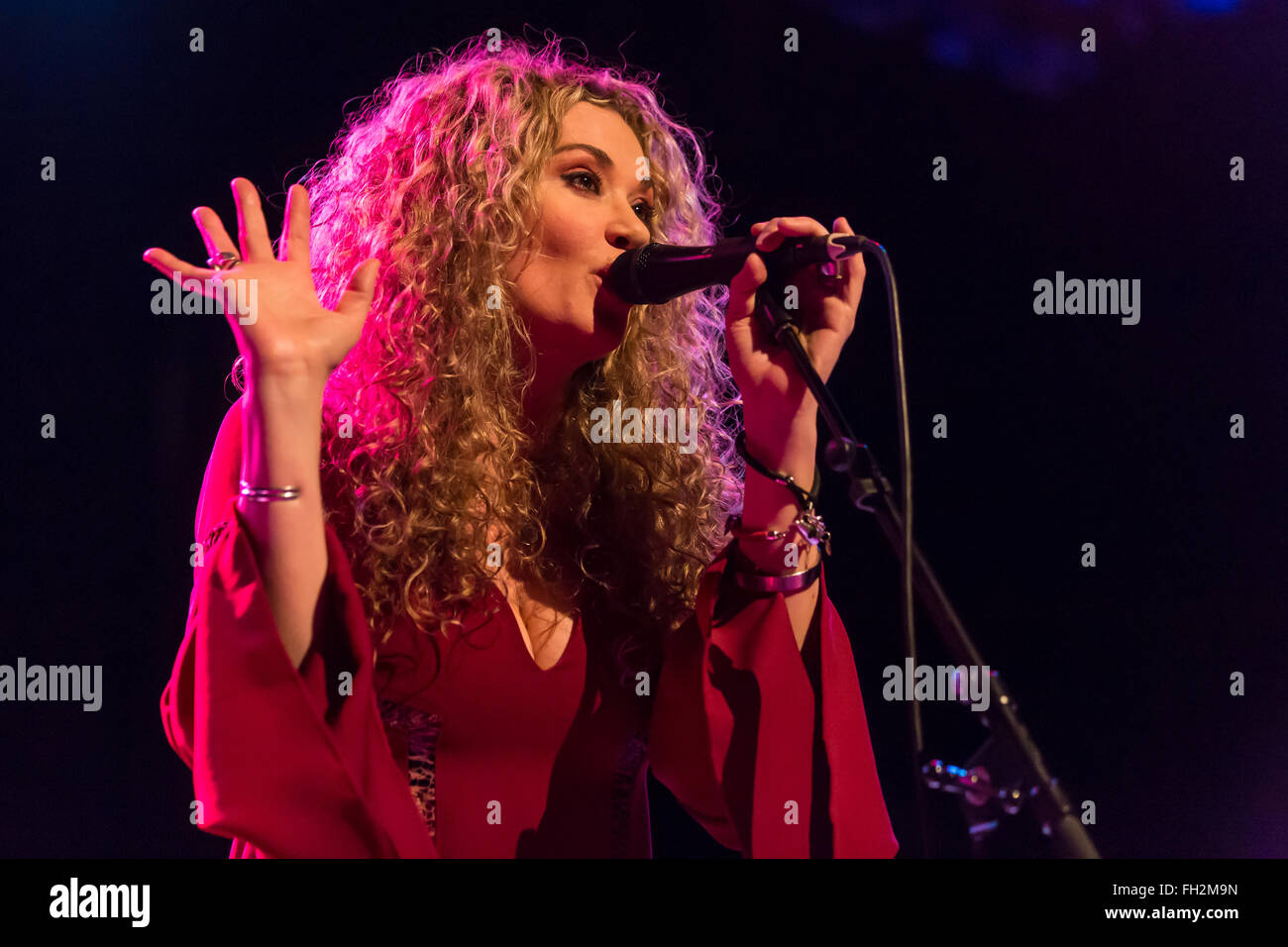 Dana singer hi-res stock photography and images - Alamy