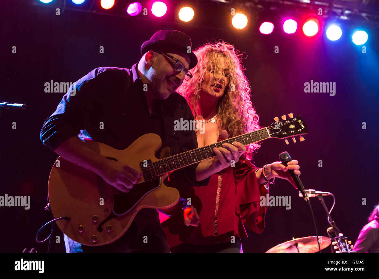 Dana Singer High Resolution Stock Photography and Images - Alamy