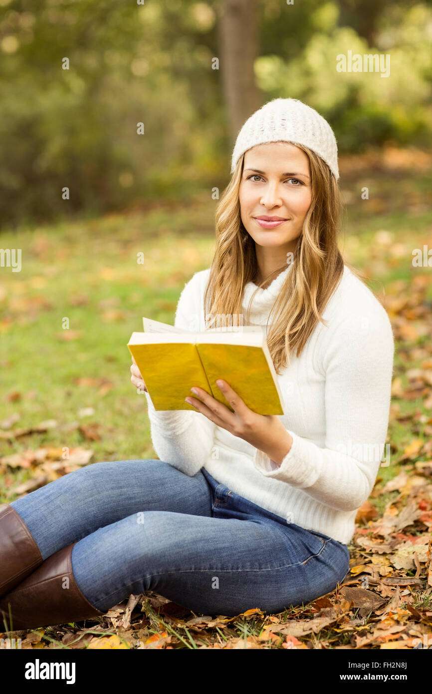 Portrait of a smiling pretty woman reading a book Stock Photo - Alamy