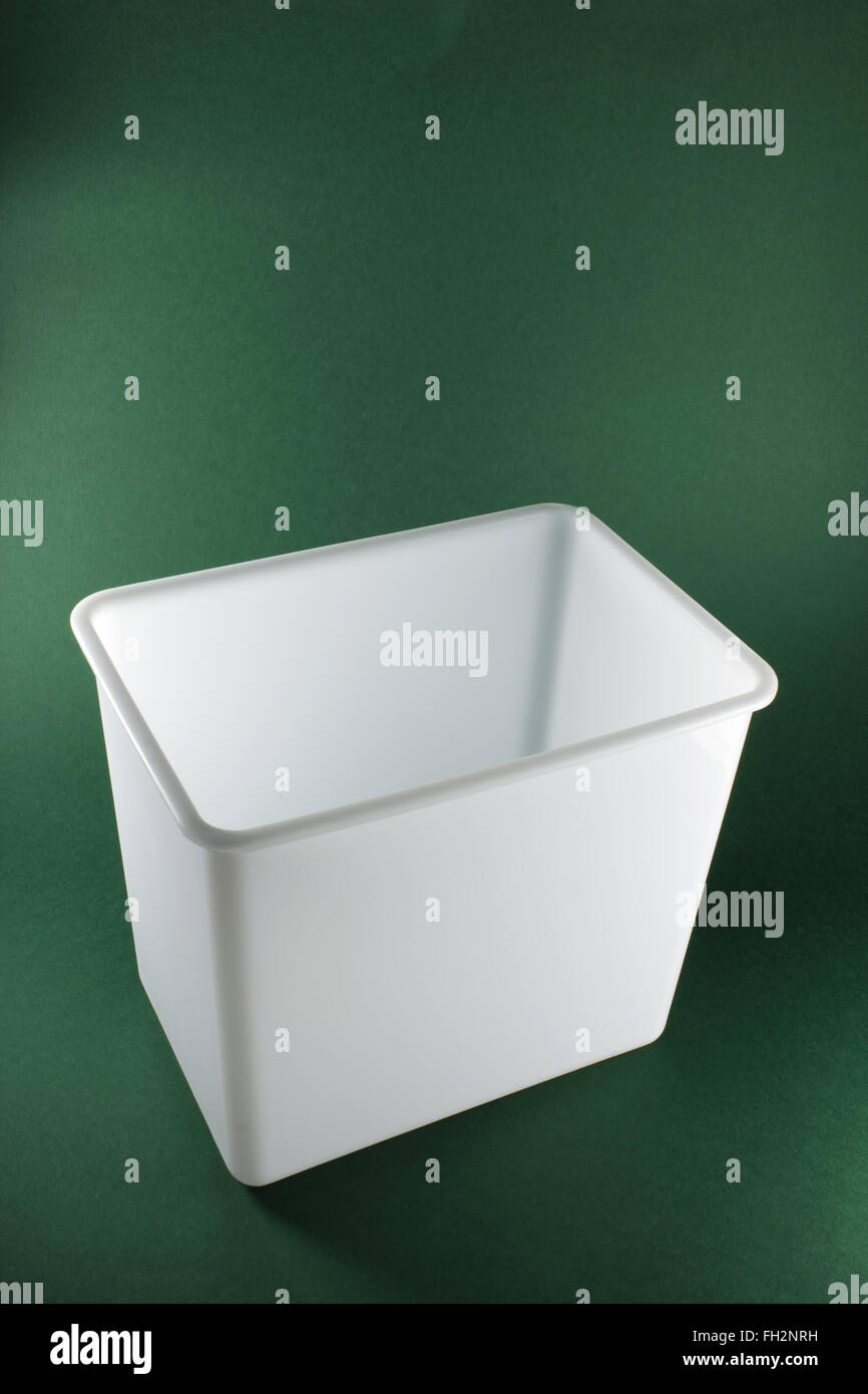 Empty dustbin hi-res stock photography and images - Alamy