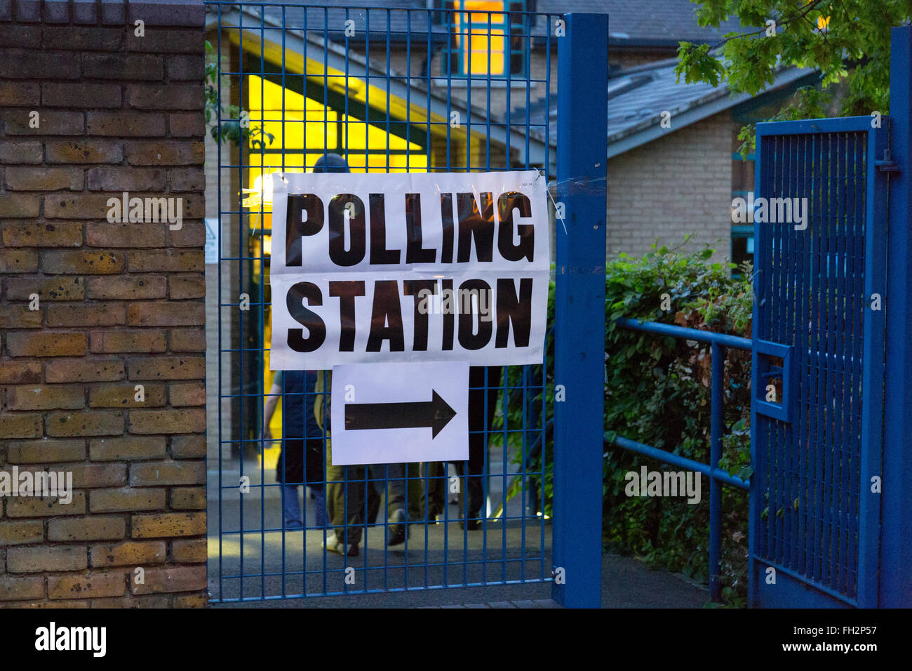 Polling fence hi-res stock photography and images - Alamy
