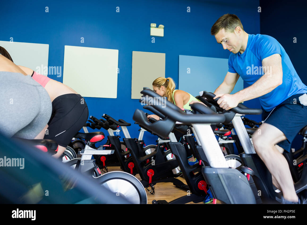 Fit people in a spin class Stock Photo - Alamy