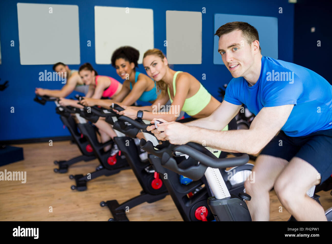 Fit people in a spin class Stock Photo - Alamy