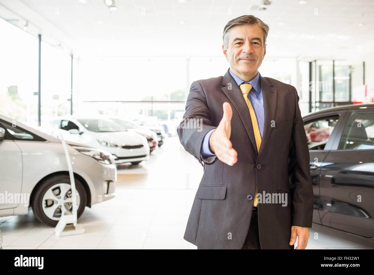 Businessman ready to shake hand Stock Photo - Alamy