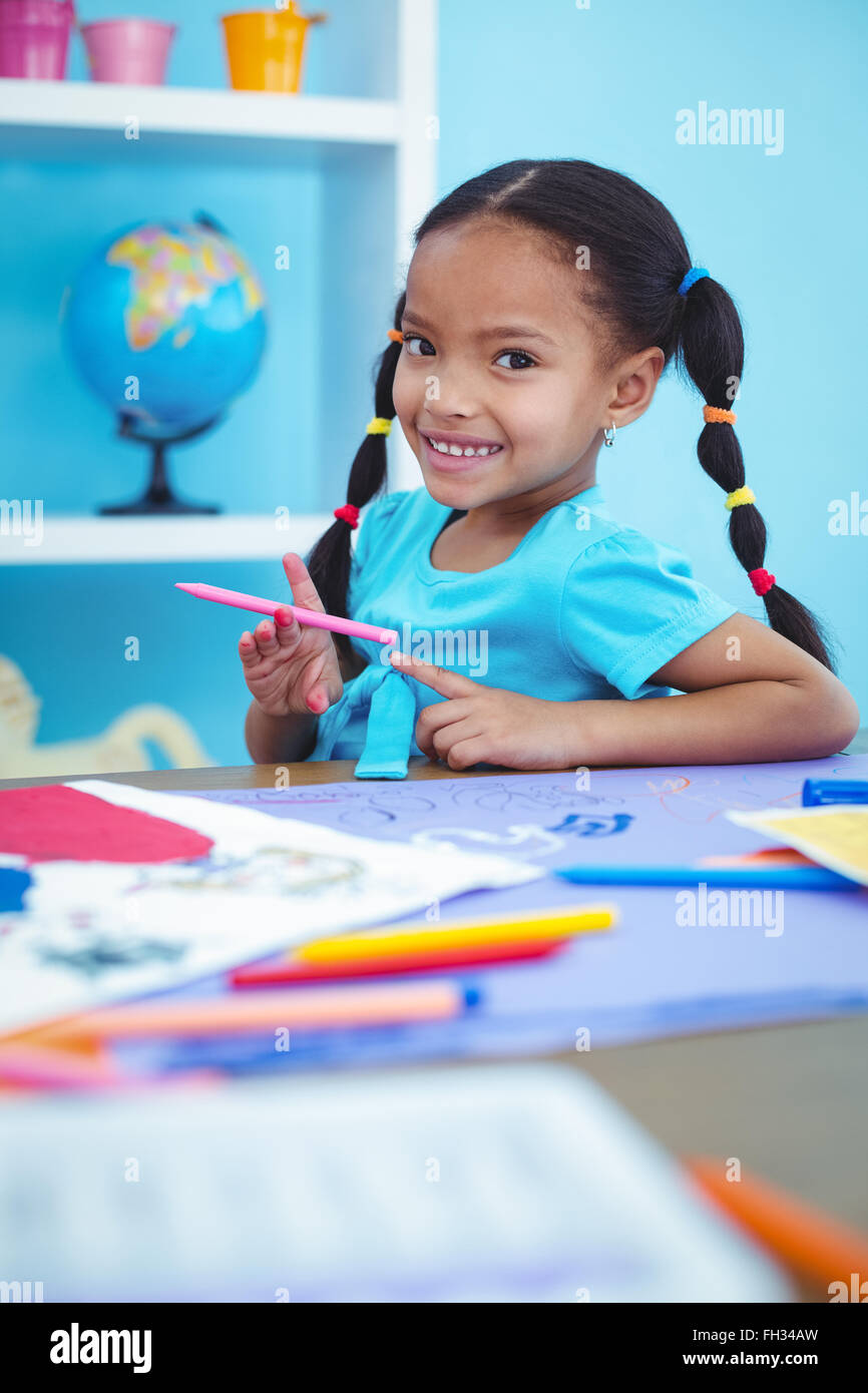 Small girl drawing a picture Stock Photo - Alamy