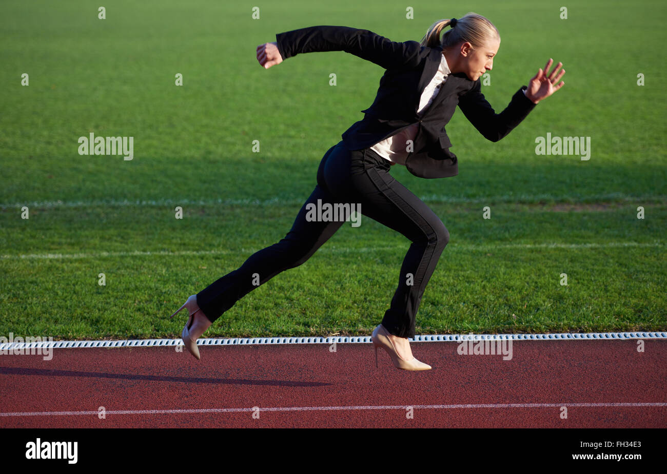 business man ready to sprint Stock Photo - Alamy