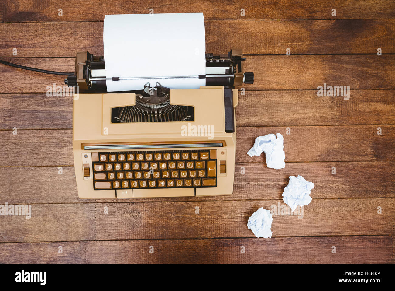 View of an old typewriter and paper Stock Photo - Alamy