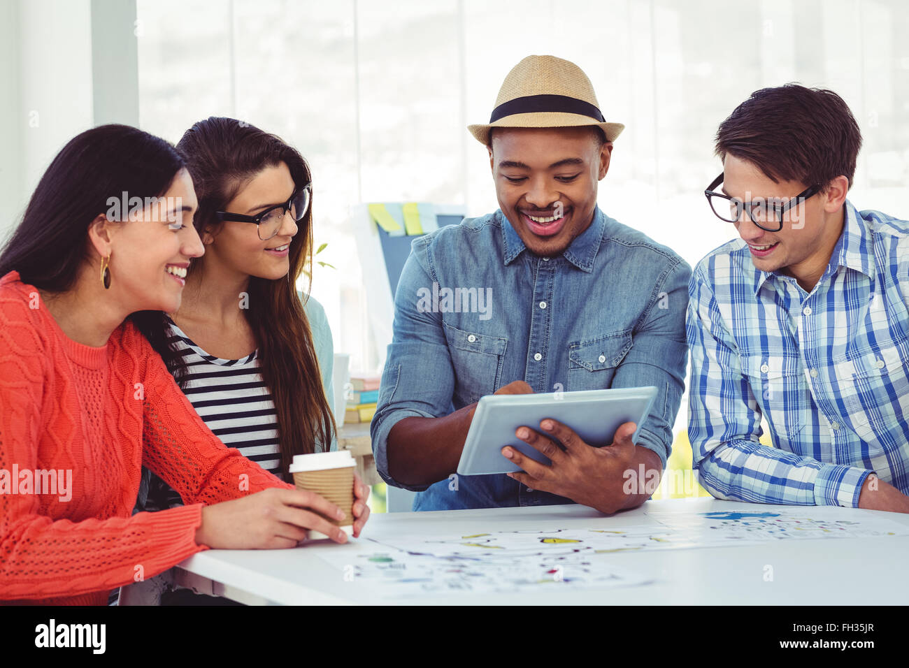 Cup of tea together workers hi-res stock photography and images - Alamy