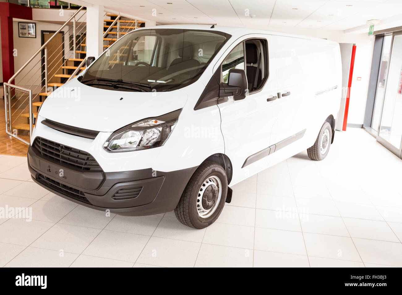 Outside view car dealership hi-res stock photography and images - Alamy