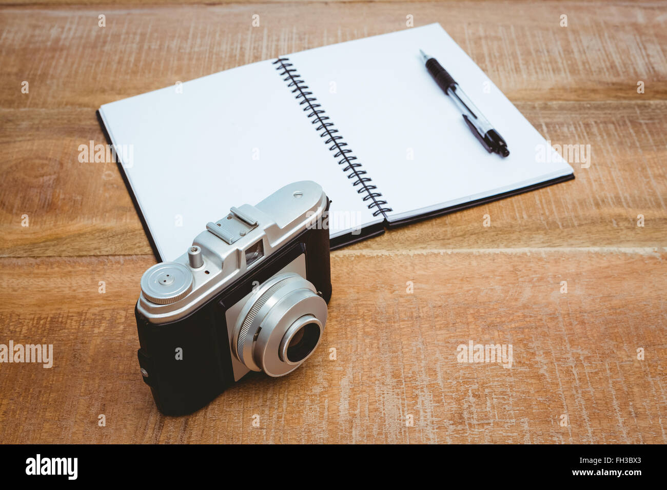 View of an old camera and a notebook Stock Photo - Alamy