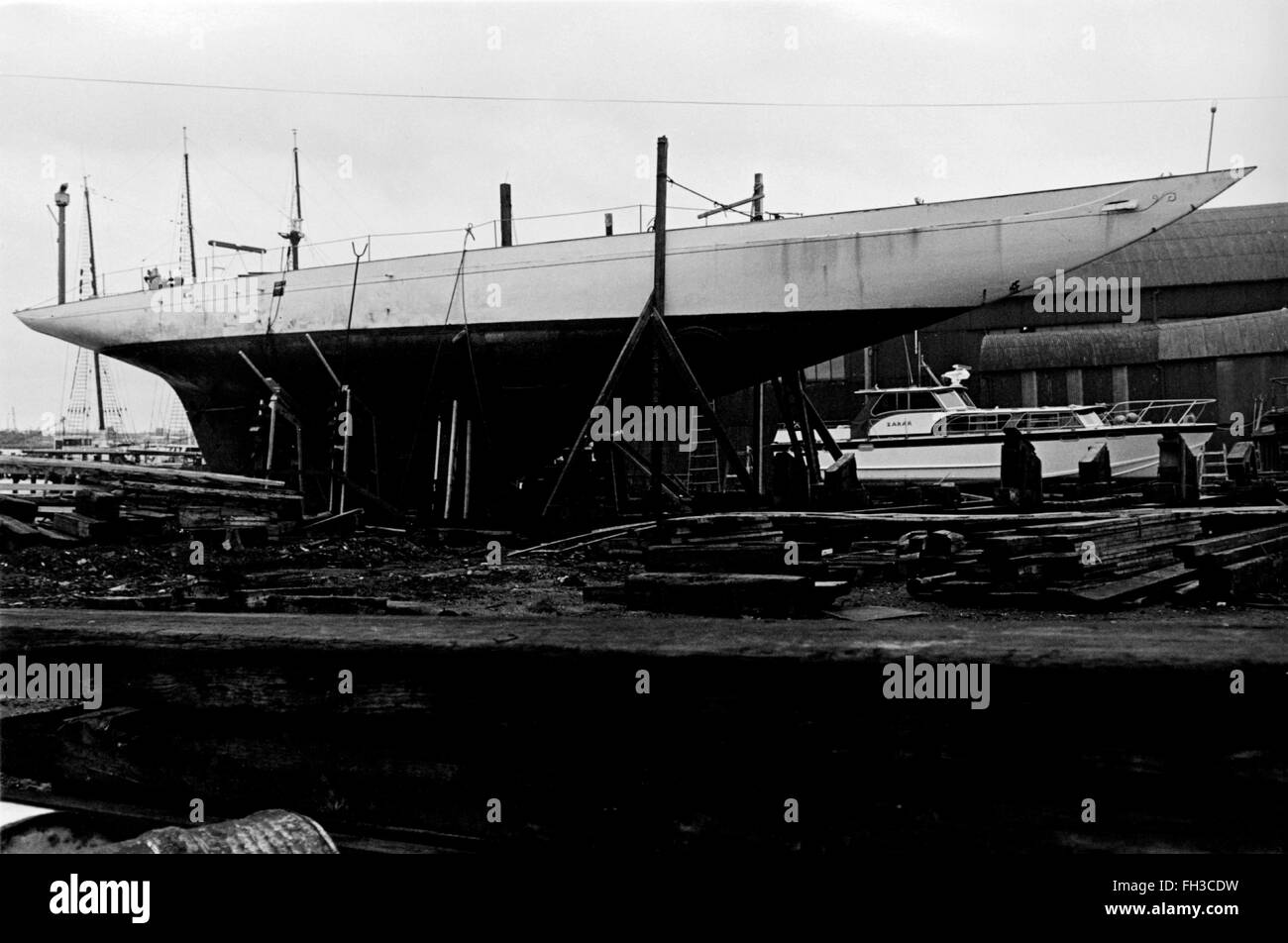 AJAXNETPHOTO. 1974. SOUTHAMPTON, ENGLAND. - J-CLASS ARRIVES - THE 1930S ...