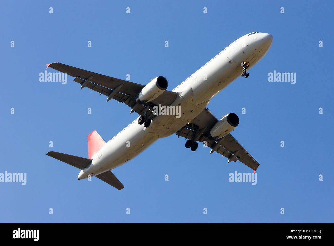Airbus A321-100 Landing shot Stock Photo - Alamy