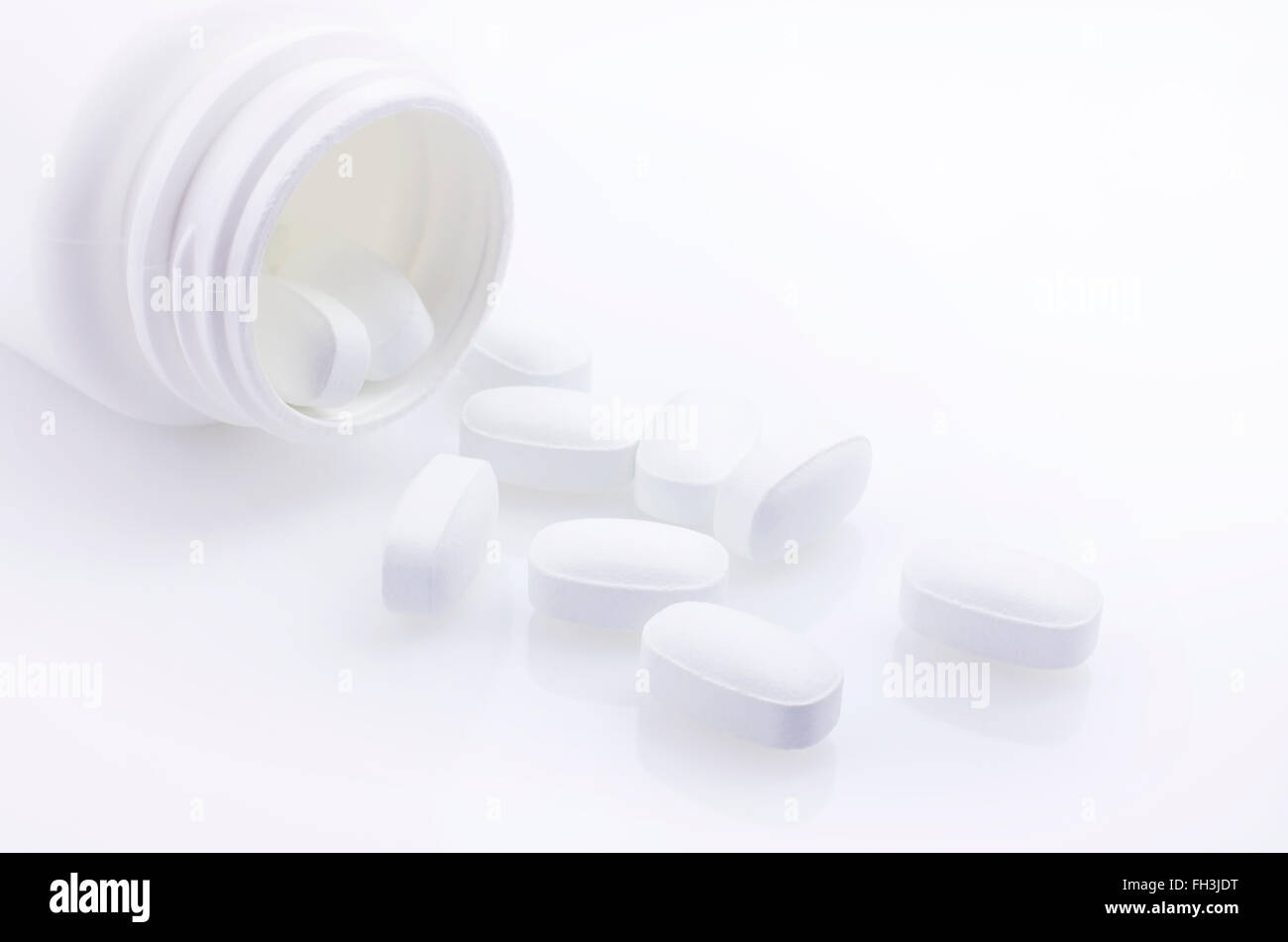 Closeup of medicine tablets Stock Photo - Alamy