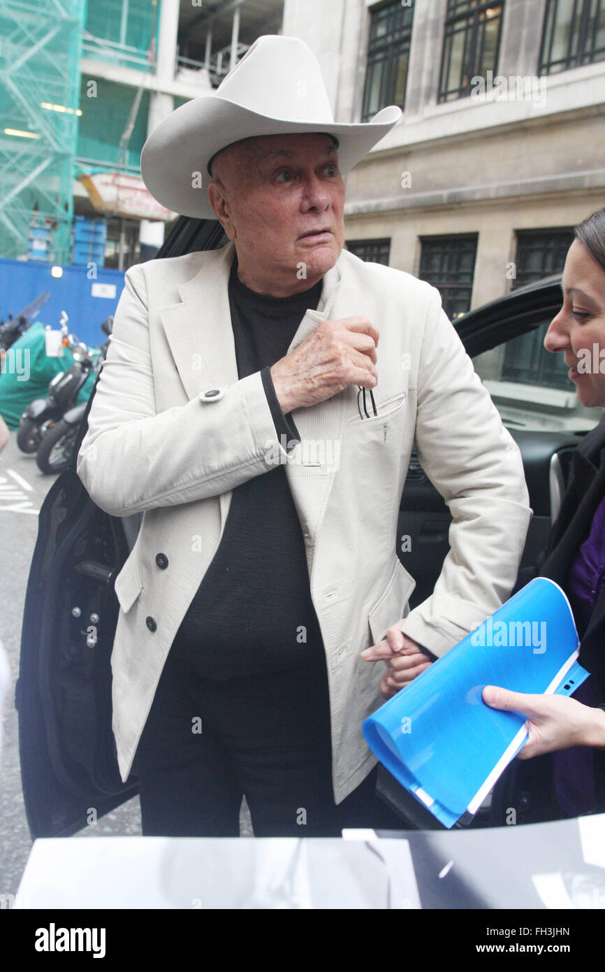 Tony Curtis in London greets fans in the street. (credit image © Jack ...