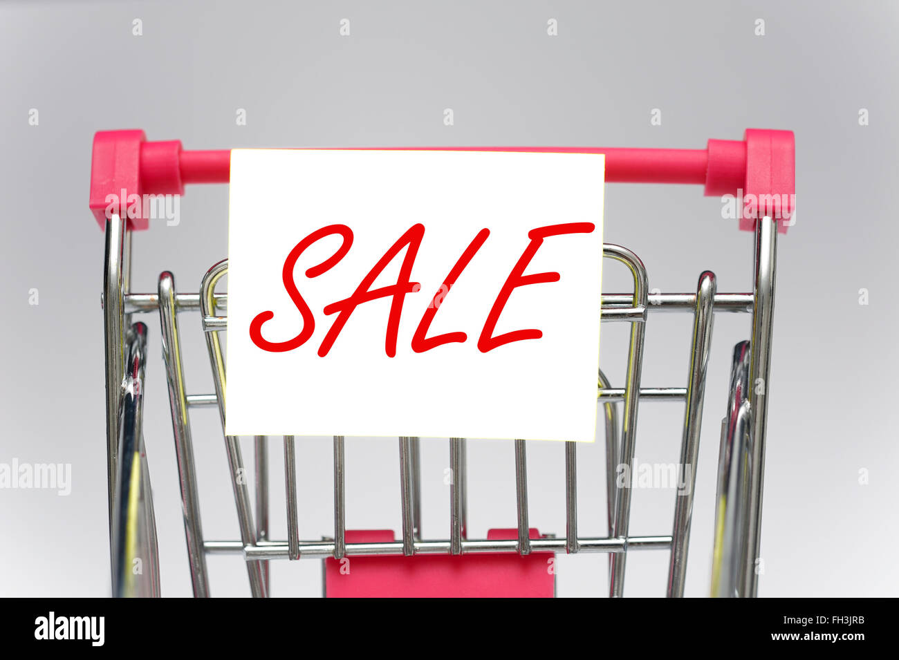 Shopping trolley with sale sign hi-res stock photography and images - Alamy
