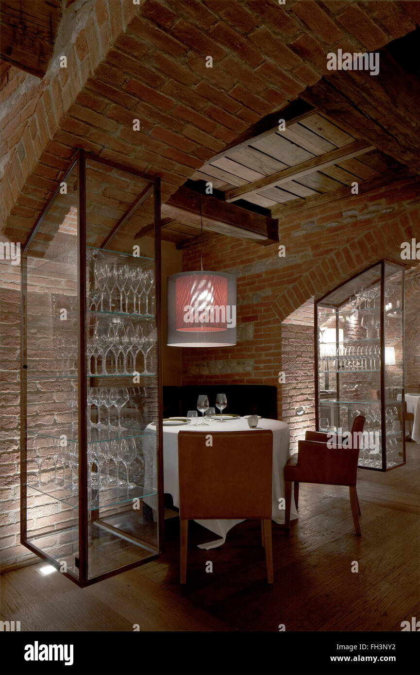 Elegant italian restaurant in a wine cellar Stock Photo - Alamy