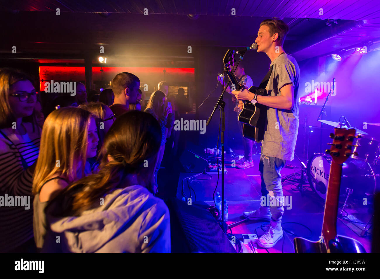 Nickless singer hi-res stock photography and images - Alamy