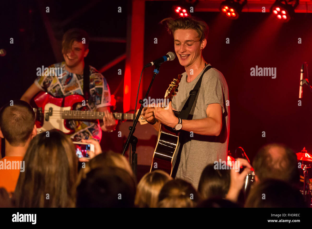 Nickless hi-res stock photography and images - Alamy