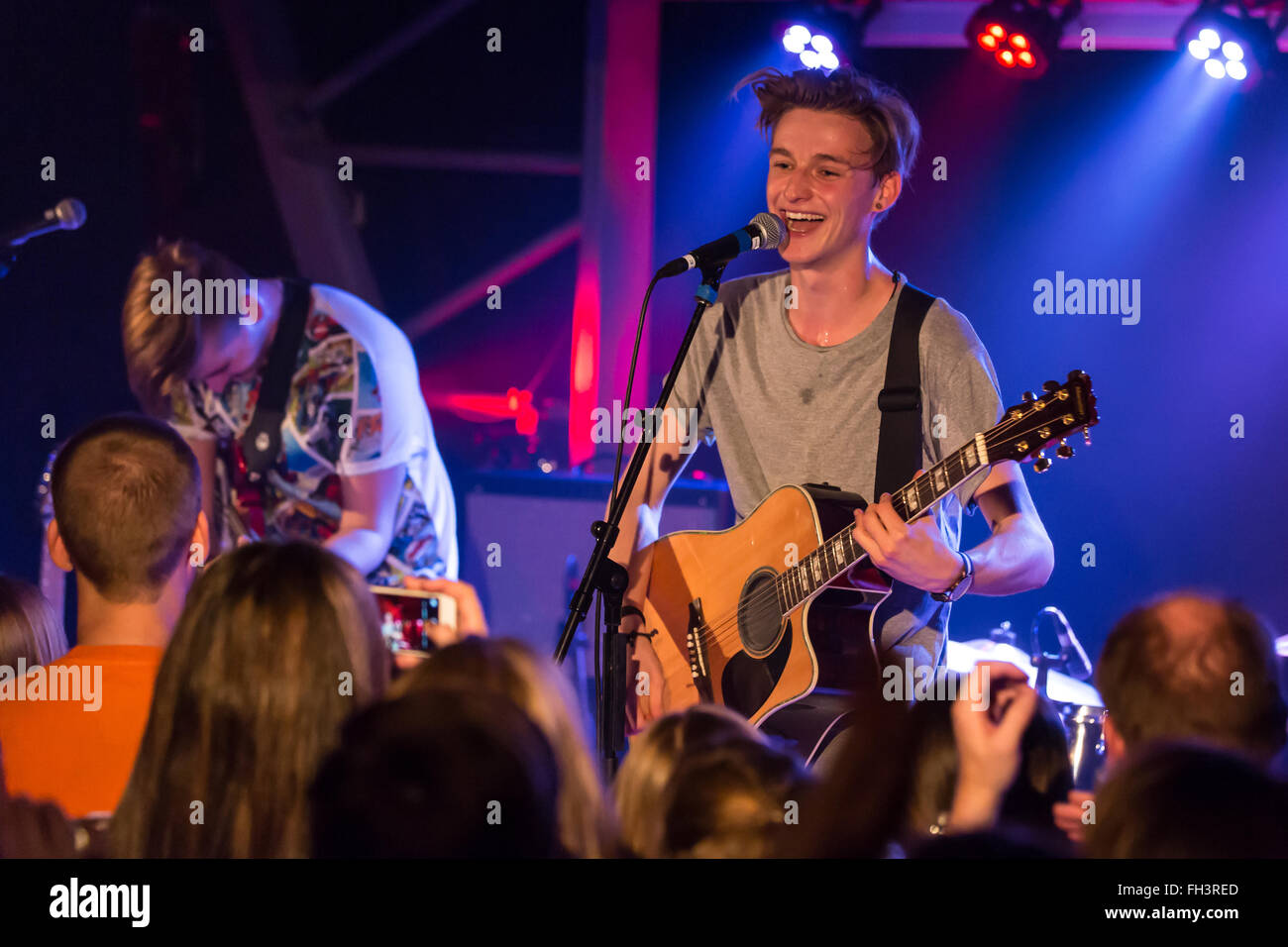 Nickless hi-res stock photography and images - Alamy