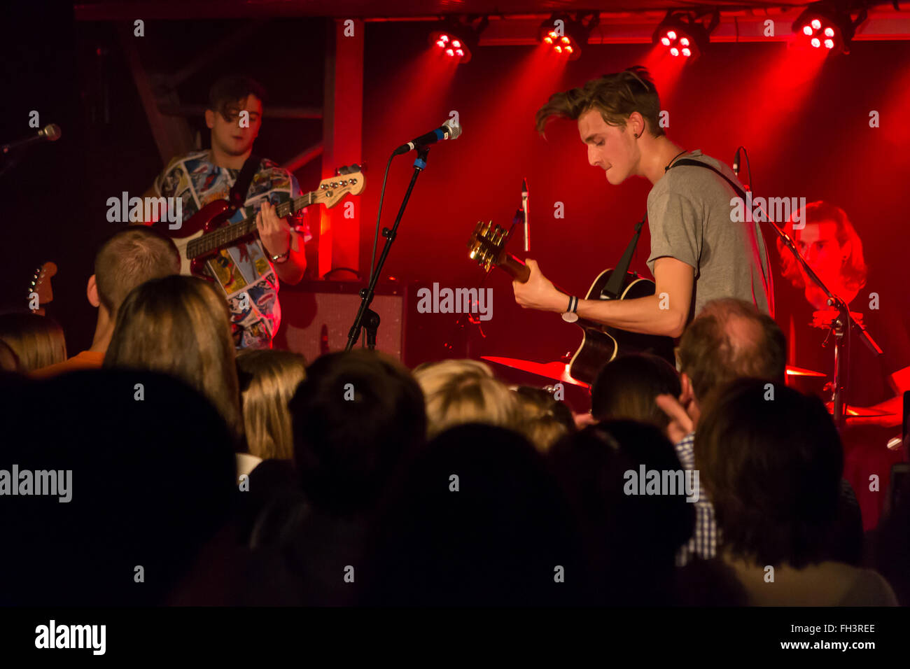 Nickless singer hi-res stock photography and images - Alamy