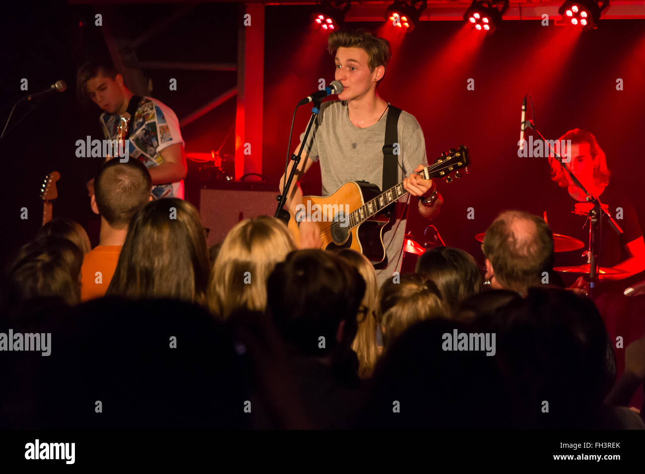 Nickless singer hi-res stock photography and images - Alamy