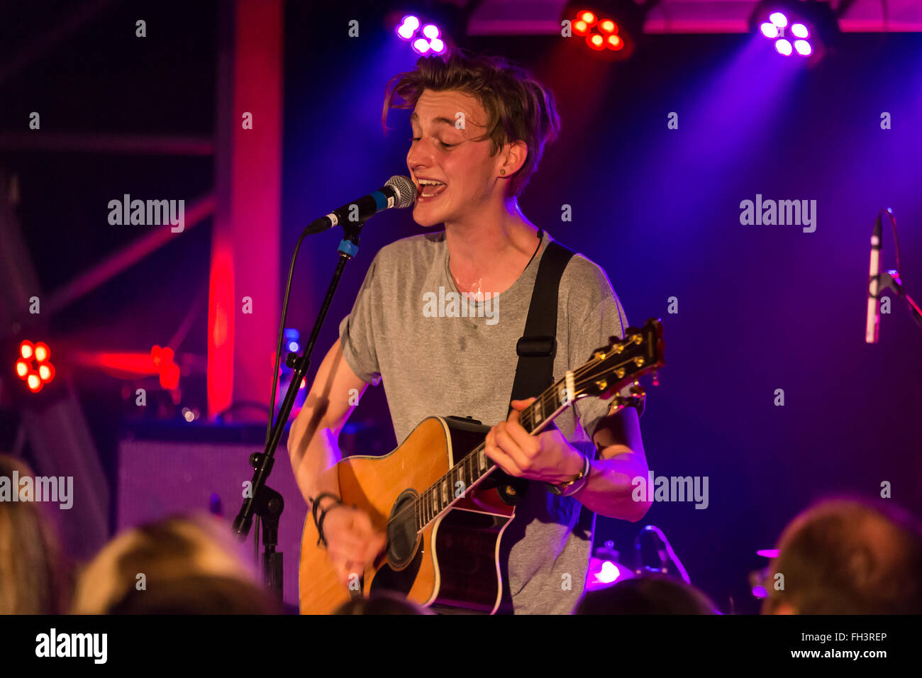 Nickless singer hi-res stock photography and images - Alamy