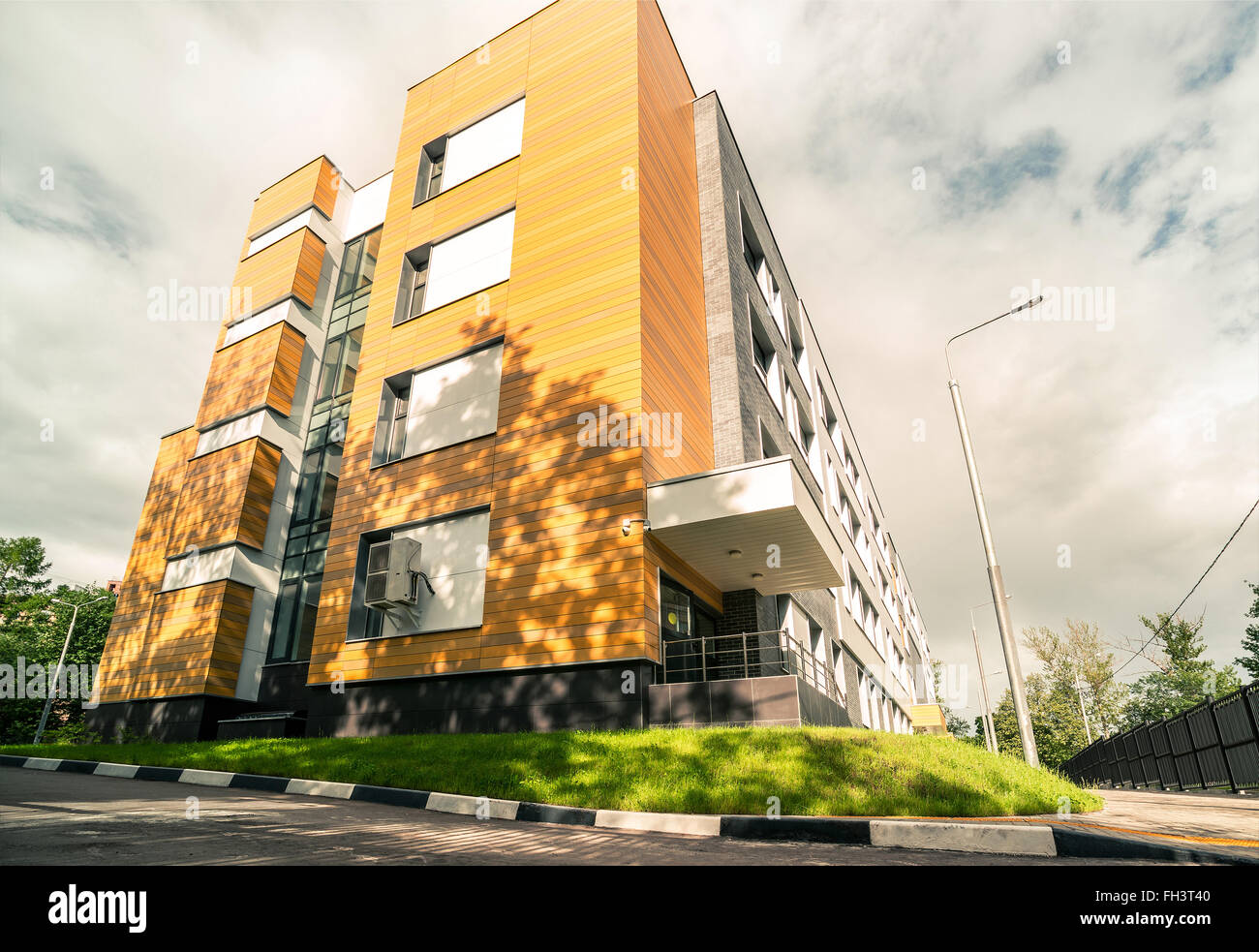 low-rise commercial building Stock Photo - Alamy