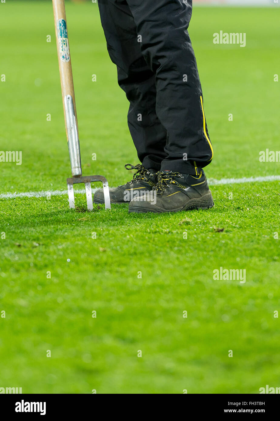 Dortmund, Germany. 18th Feb, 2016. A Borussia Dortmund greenkeeper goes ...