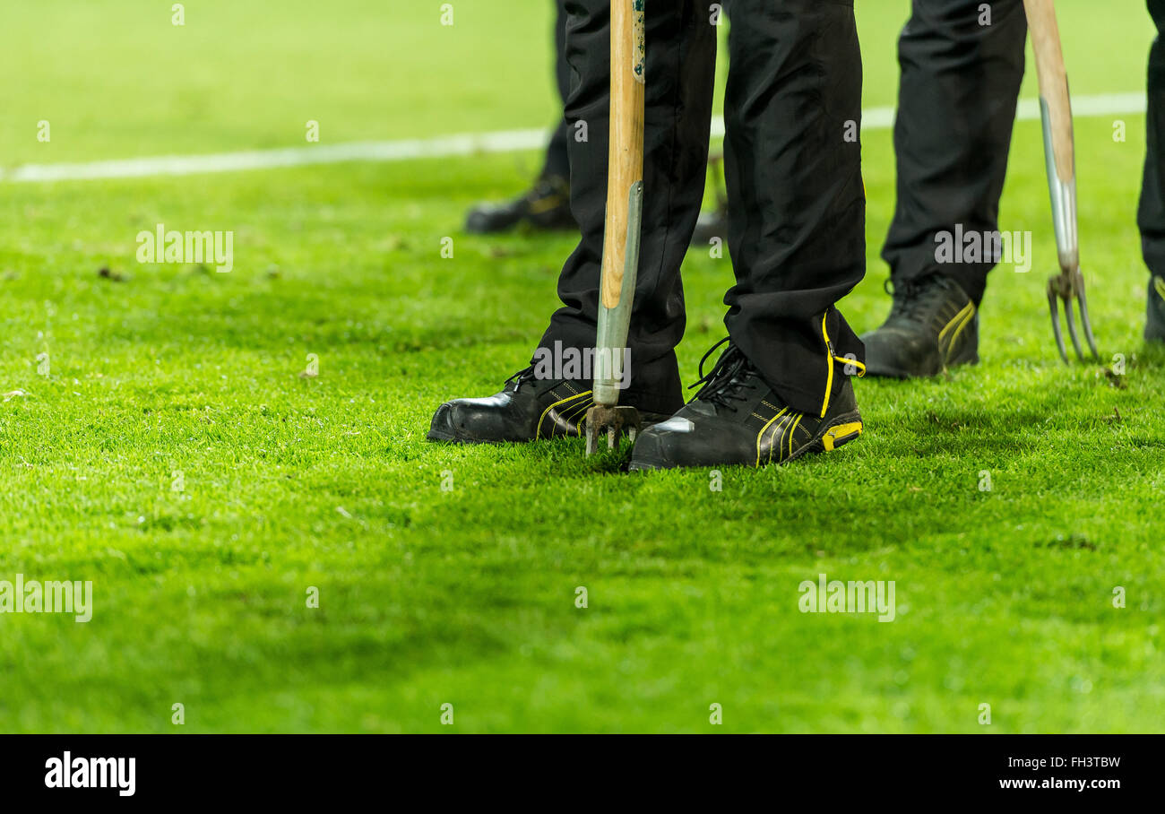 Dortmund, Germany. 18th Feb, 2016. Borussia Dortmund greenkeepers go ...