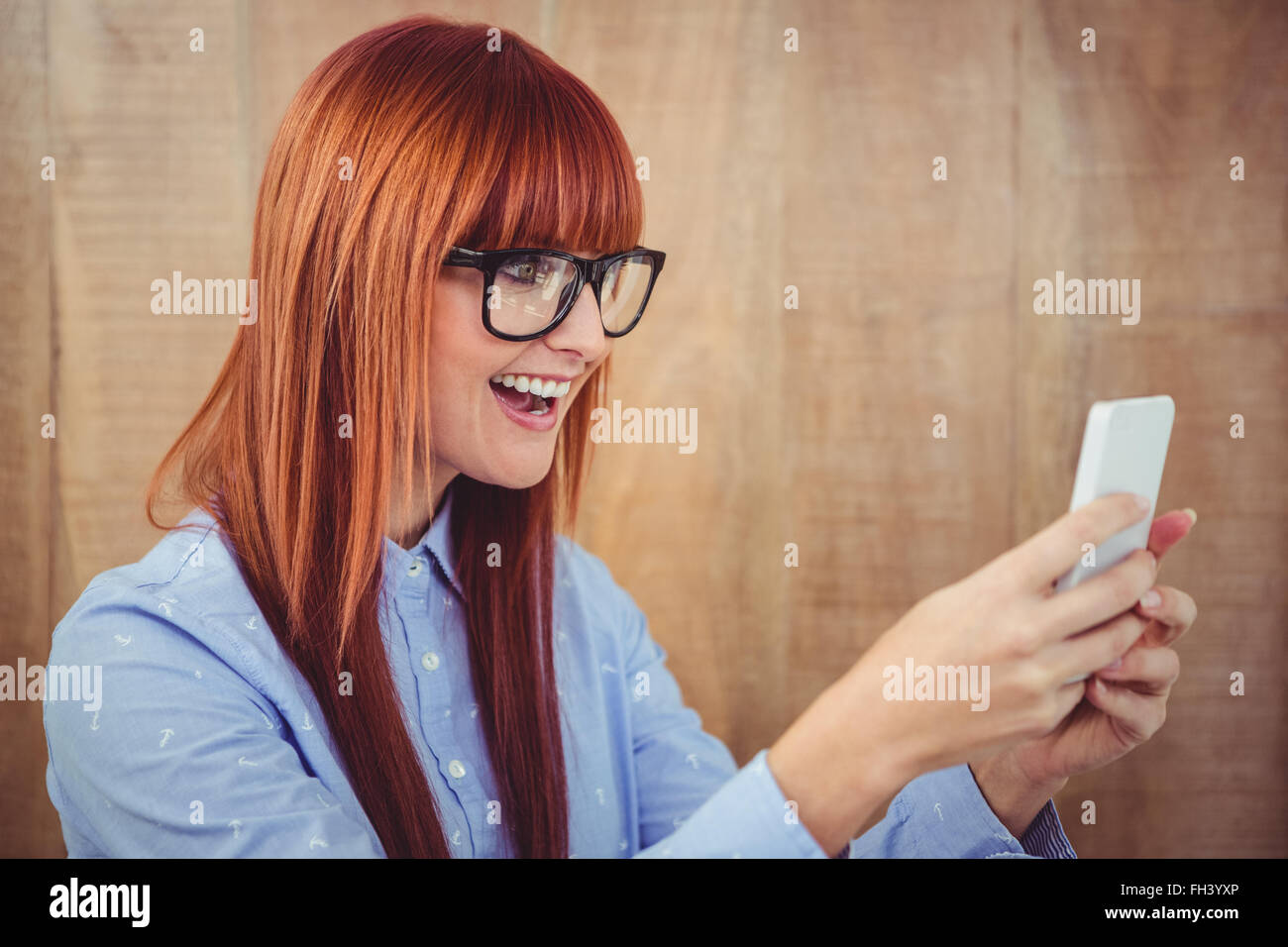 Smiling hipster woman texting on her smartphone Stock Photo - Alamy