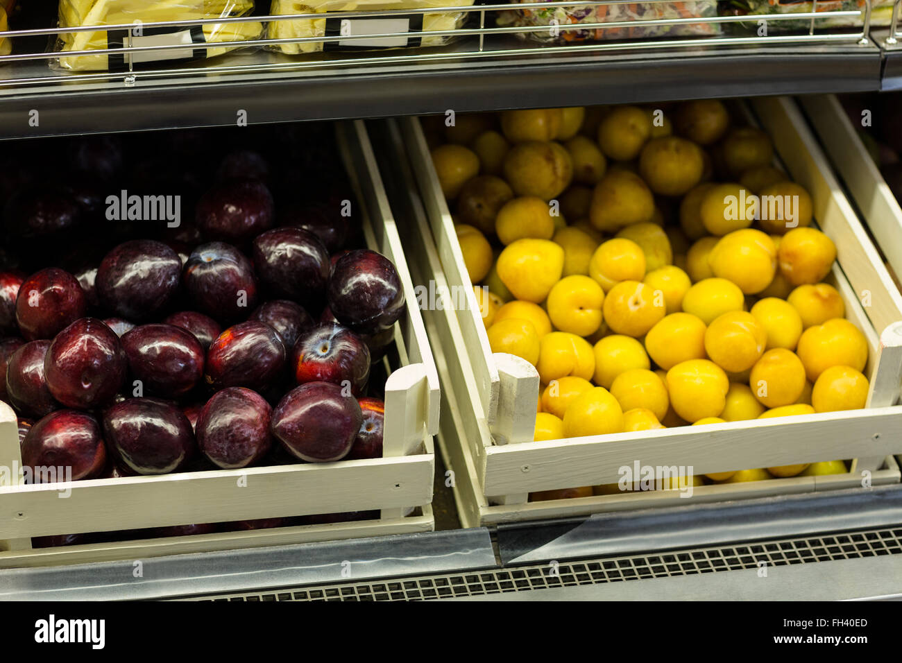 Vegetable shelf at the supermarket Stock Photo - Alamy