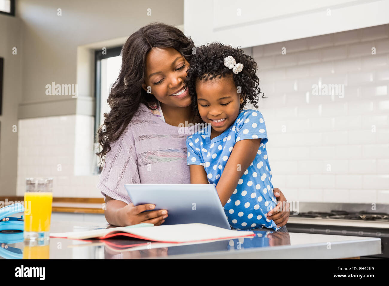 Mother and daughter using tablet Stock Photo - Alamy