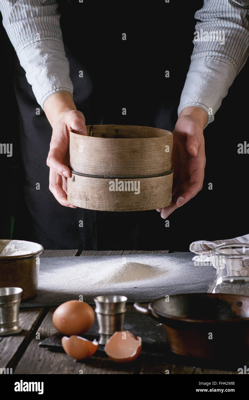 Sifting flour by female hands Stock Photo - Alamy